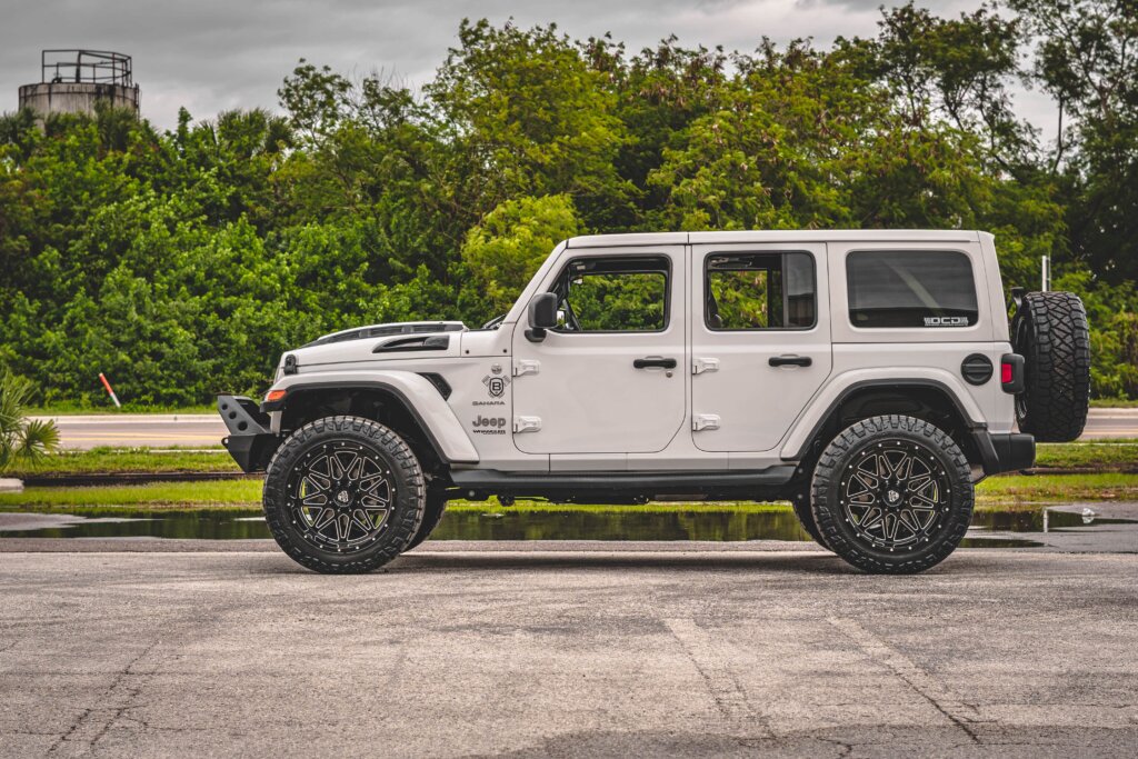 Custom XF 211 | White Wheels for Jeep Wrangler JL | XF Off-Road