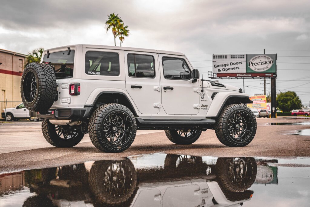 Custom XF 211 | White Wheels for Jeep Wrangler JL | XF Off-Road